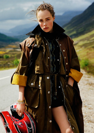 Viva Model Management - Edie Campbell - Vogue UK #01